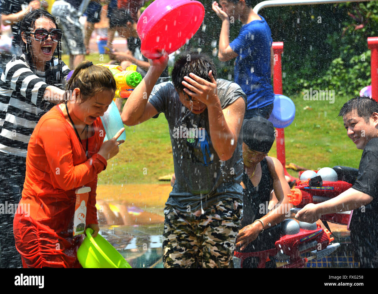 Jinghong, China's Yunnan Province. 15th Apr, 2016. People sprinkle ...