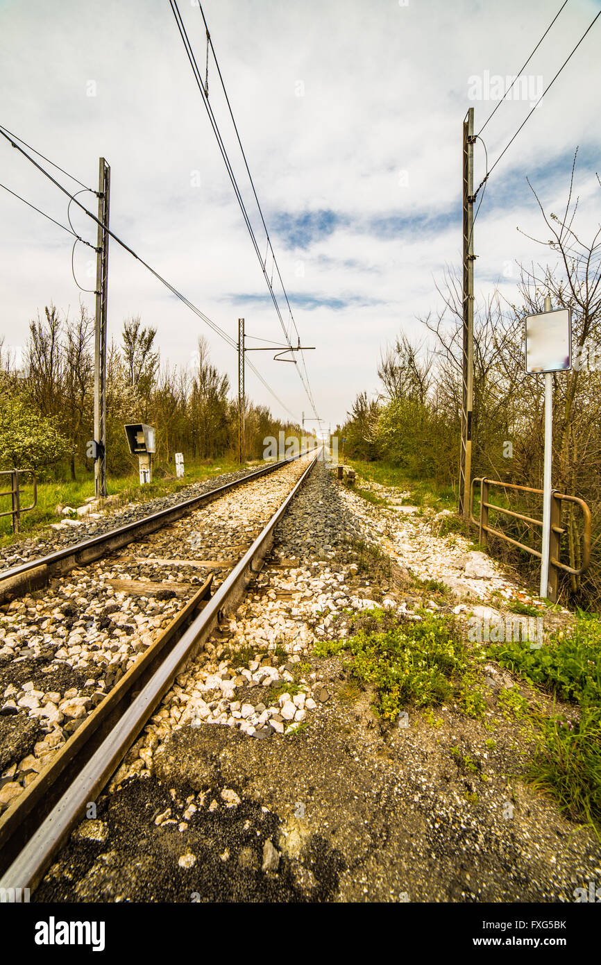 railroad tracks to the horizon Stock Photo - Alamy