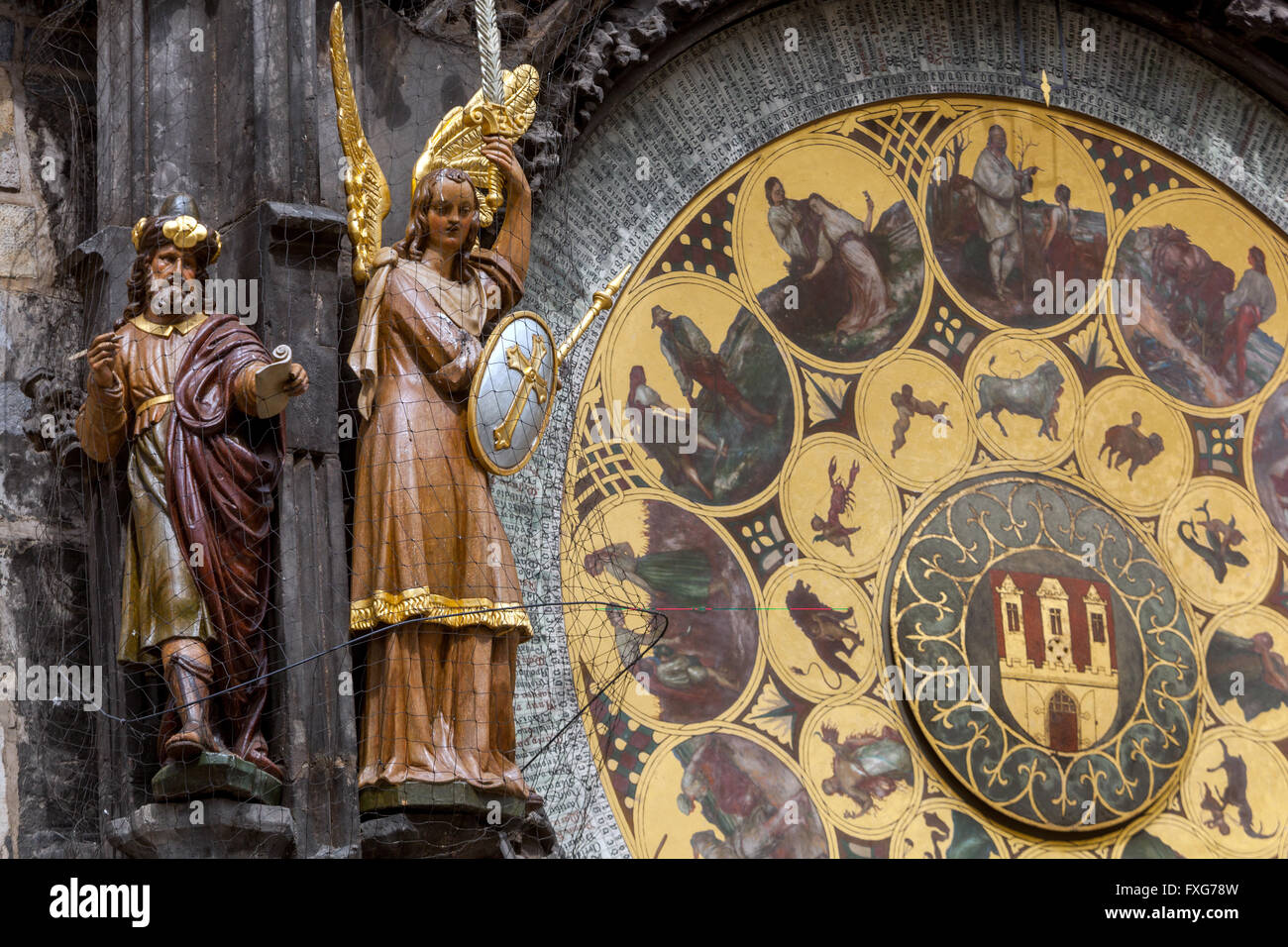 Statue clock hi-res stock photography and images - Alamy