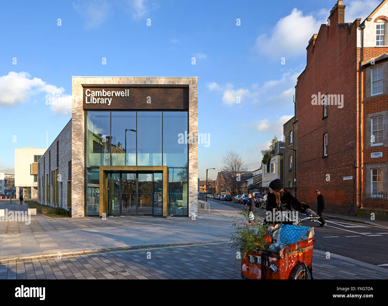 Library exterior view hi-res stock photography and images - Alamy