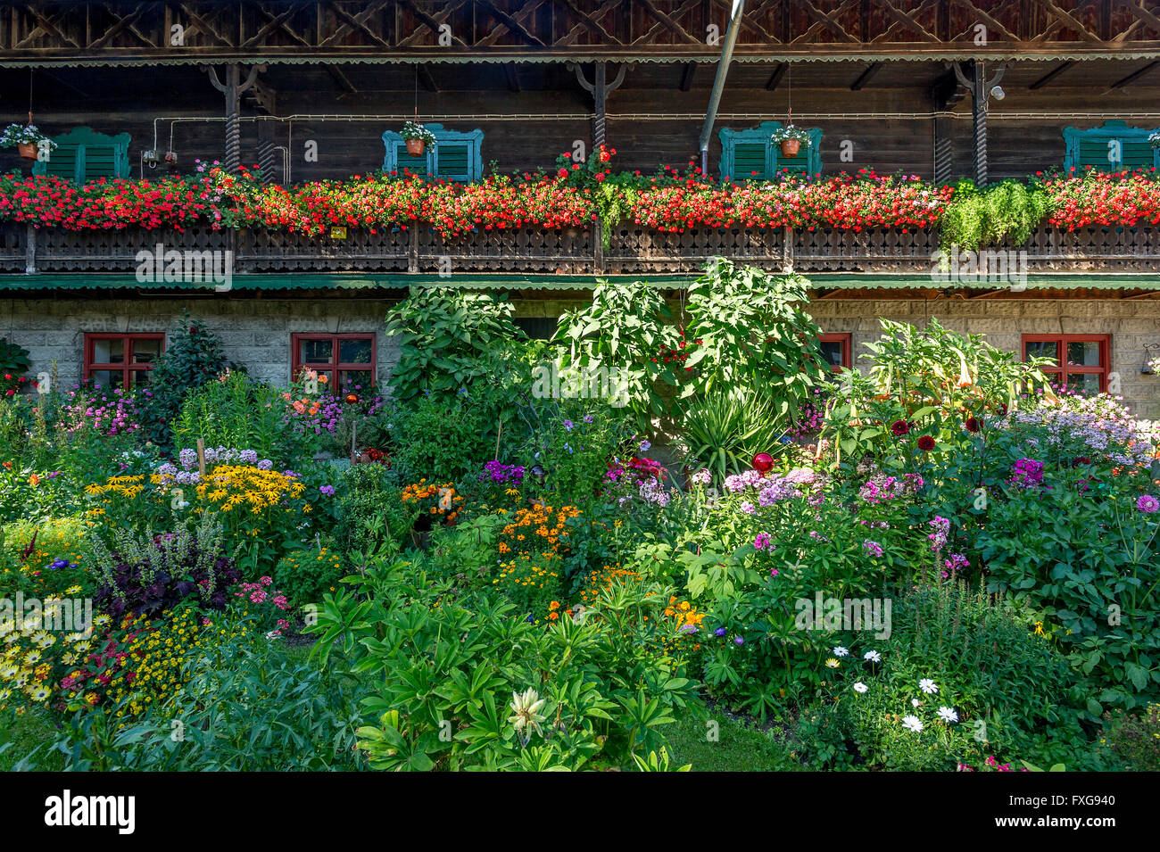 Wooden balcony geraniums hi-res stock photography and images - Alamy