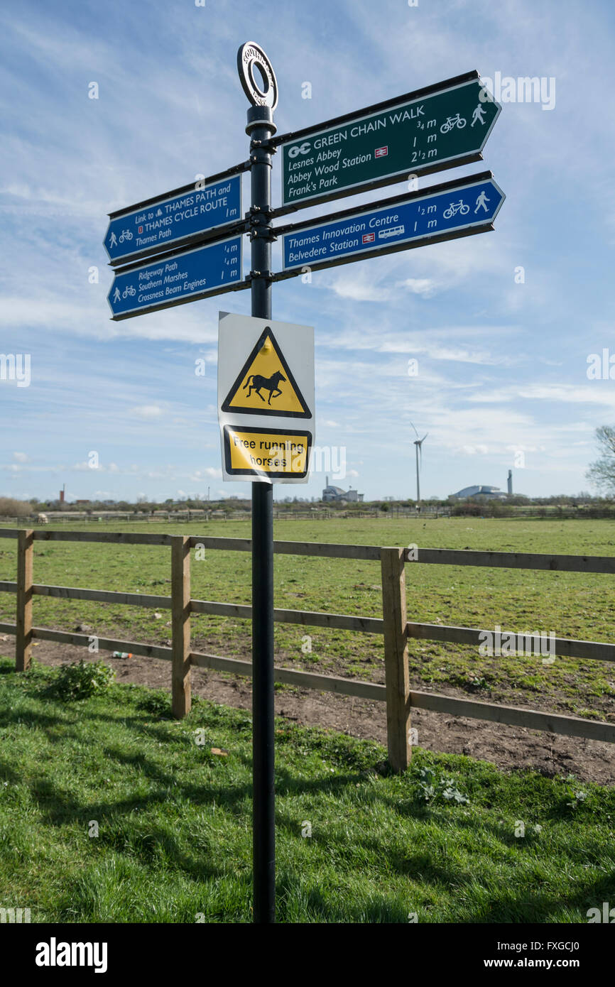 Pathway signage hi-res stock photography and images - Alamy