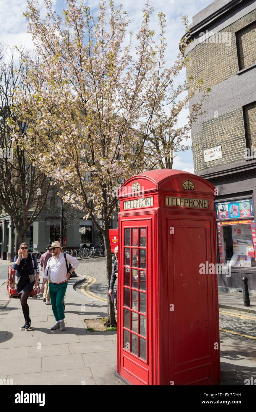 One of London's red telephone boxes, or kiosks, designed by Sir Giles ...