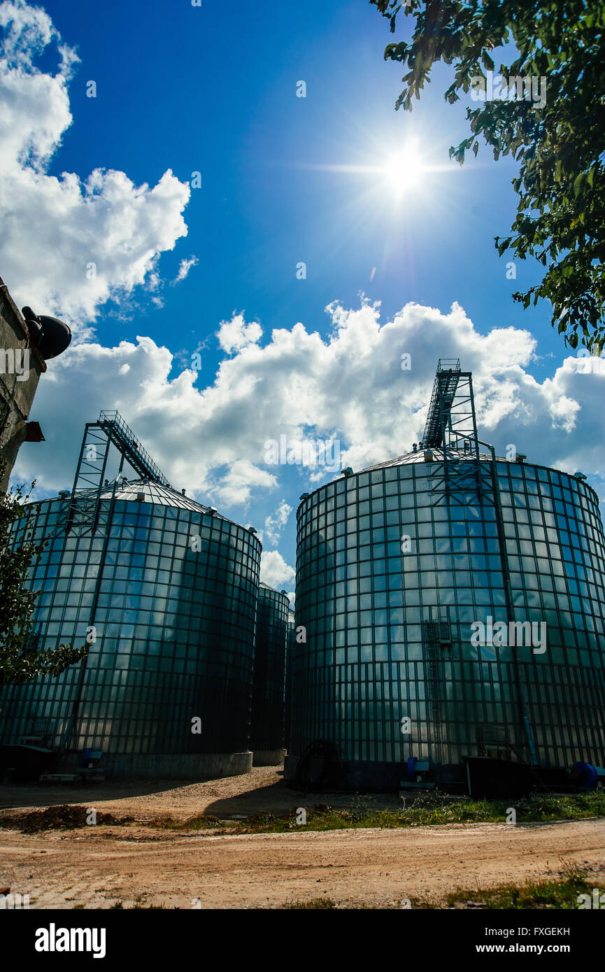 Modern Steel Grain Silo Stock Photos & Modern Steel Grain Silo Stock ...