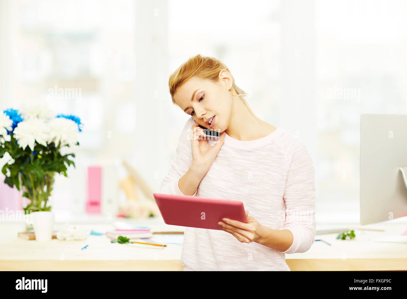 Conversation with a client hi-res stock photography and images - Alamy