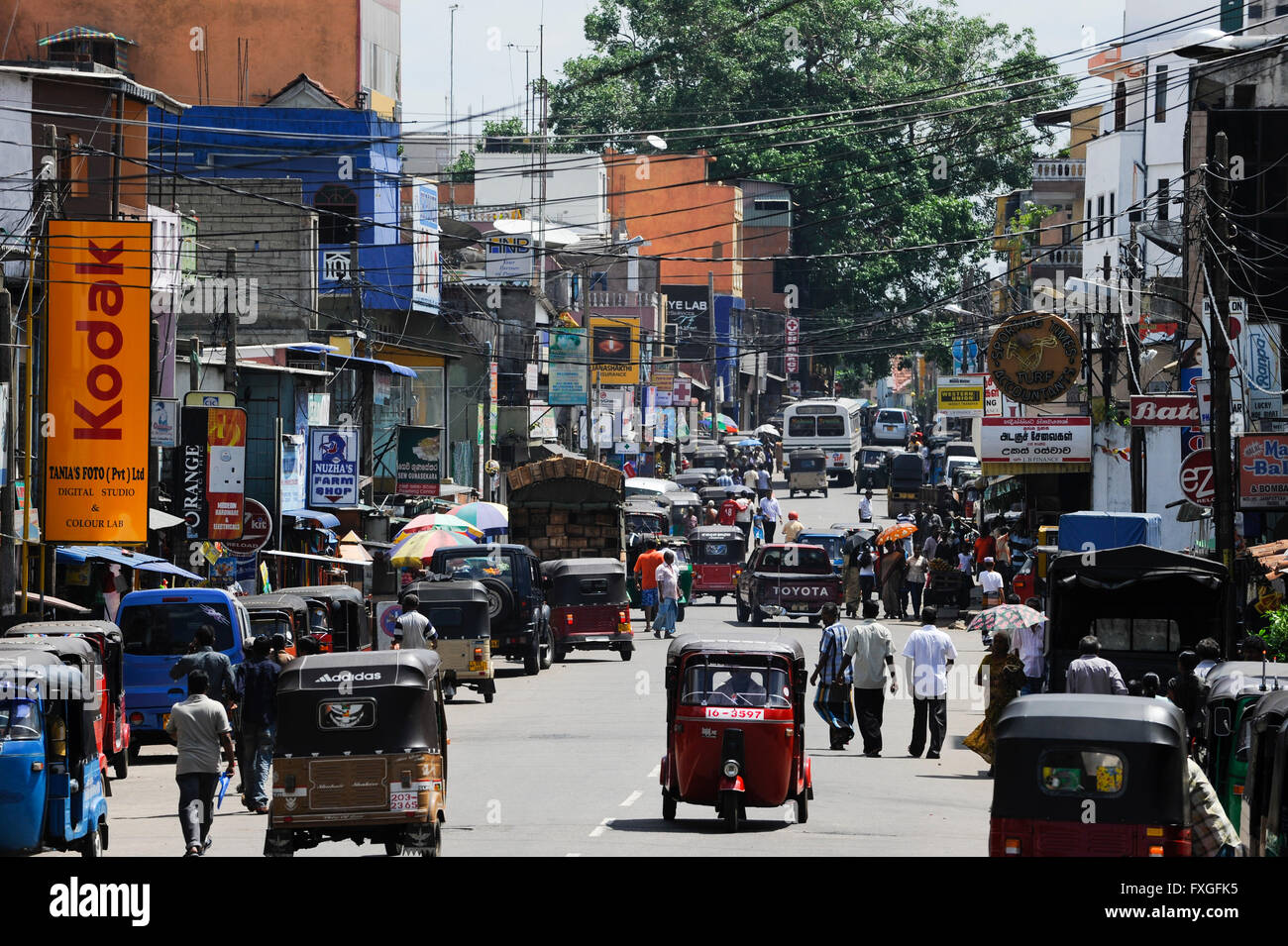 Sri Lanka Colombo, street traffic Stock Photo - Alamy