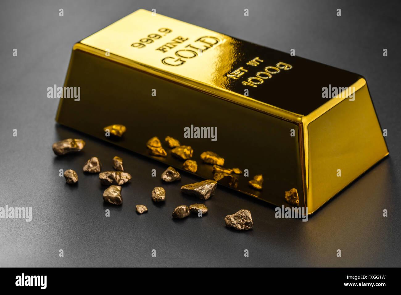 gold bullion and nuggets on a dark background Stock Photo - Alamy