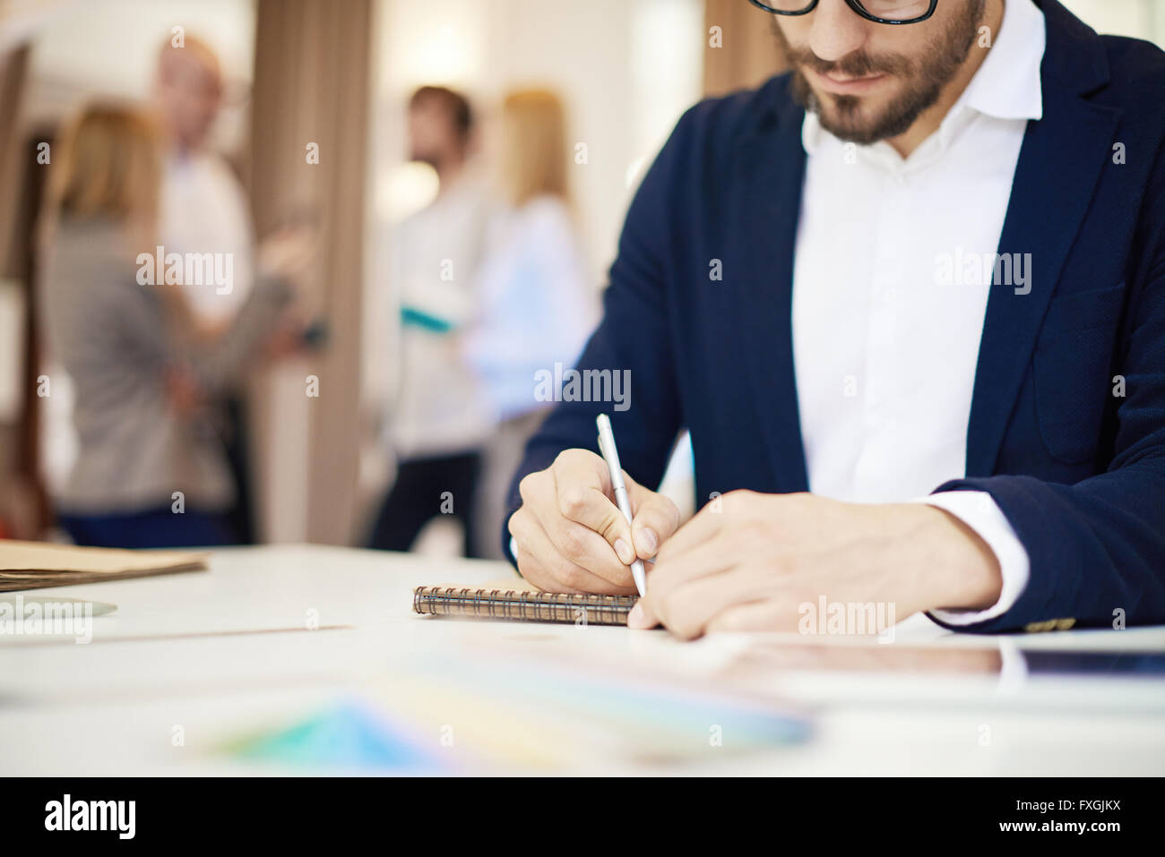 Businessman pen notepad hi-res stock photography and images - Alamy