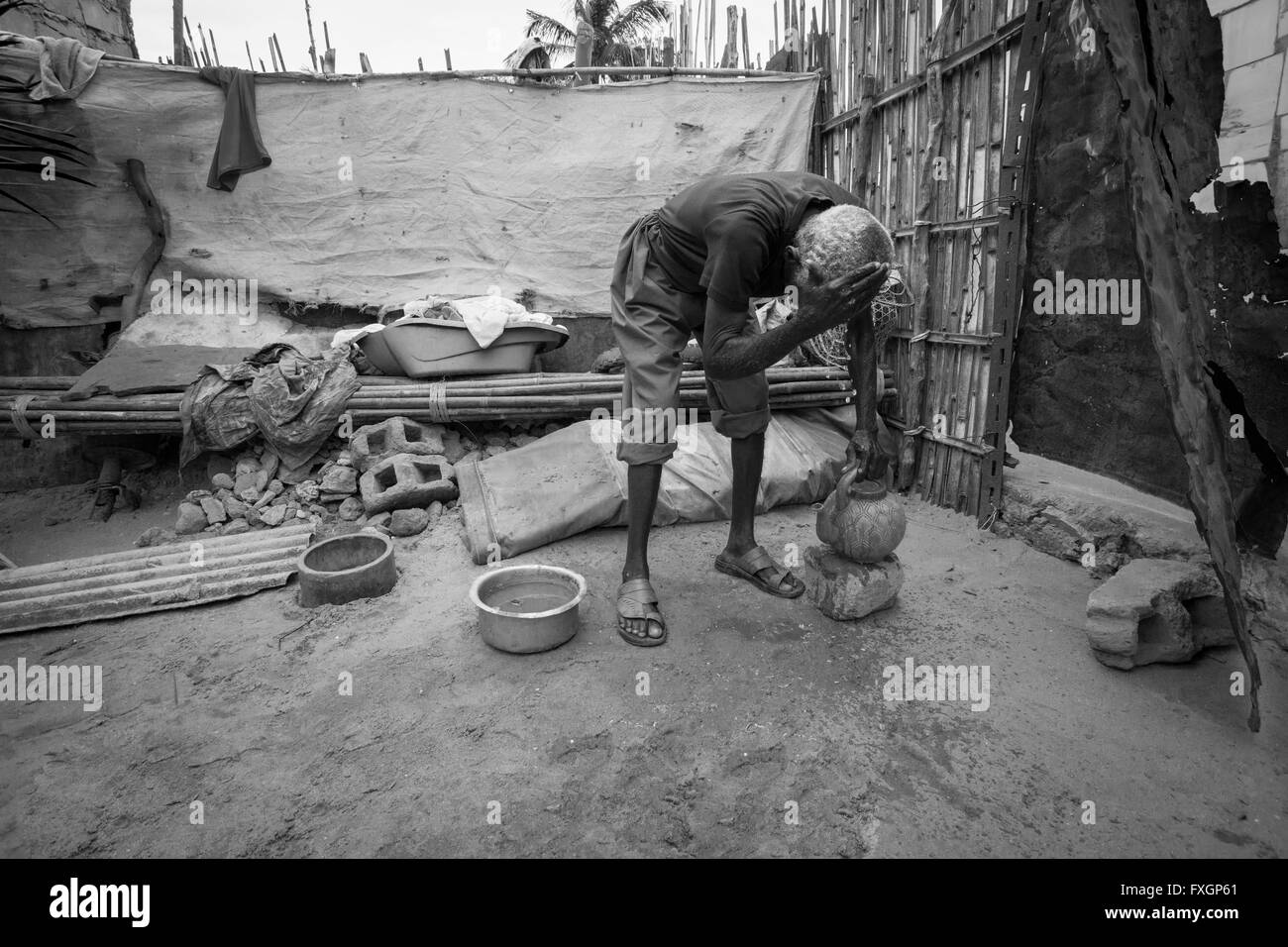 Poor desperate hi-res stock photography and images - Alamy