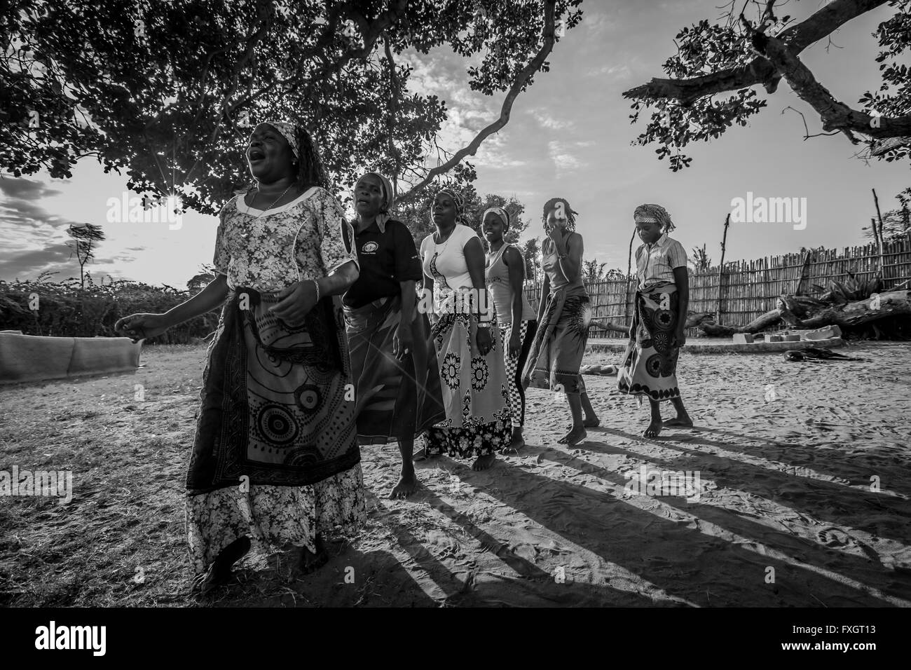 Black women dance hi-res stock photography and images - Alamy