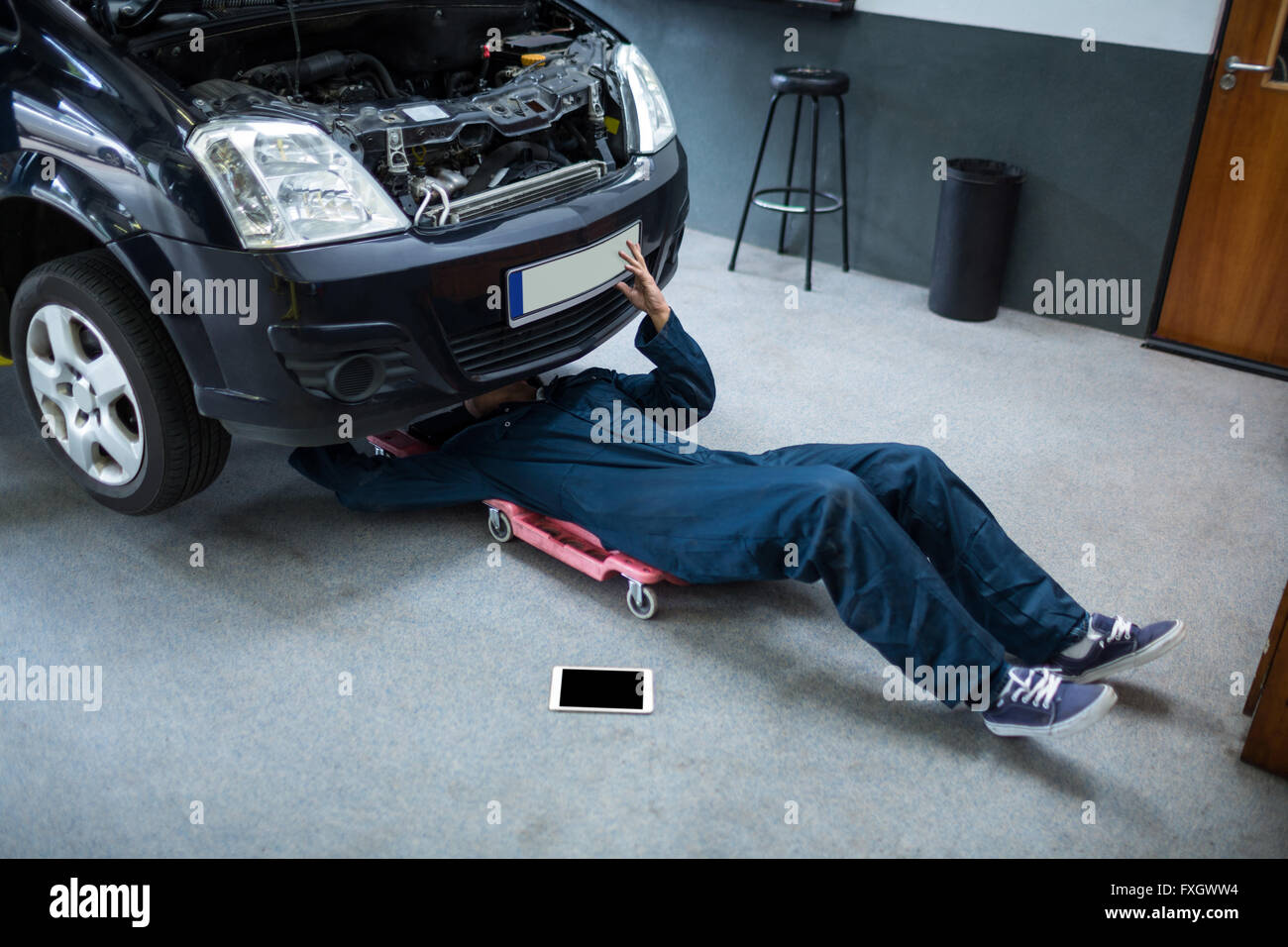Mechanic repairing a car Stock Photo - Alamy