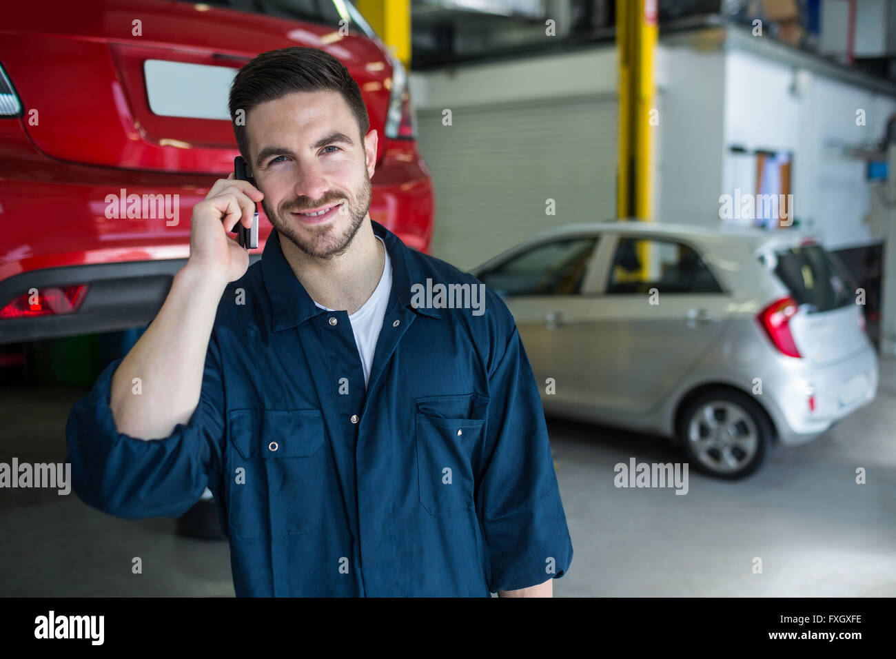Mechanic talking on a mobile phone Stock Photo - Alamy