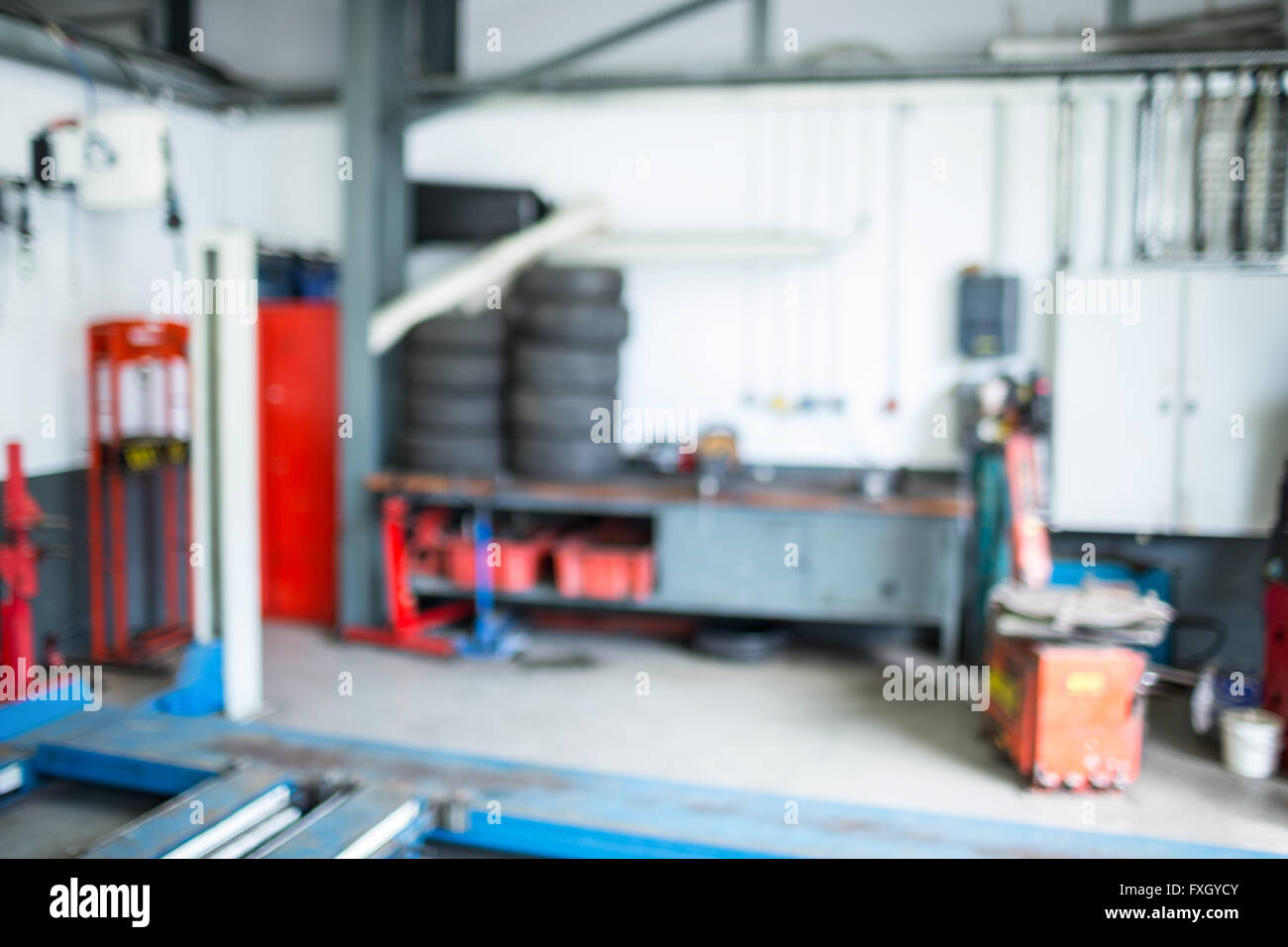 Auto repair garage Stock Photo - Alamy