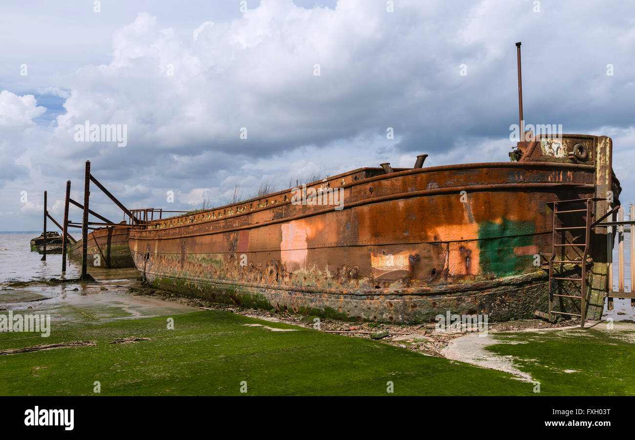 Abandoned river ships hi-res stock photography and images - Alamy