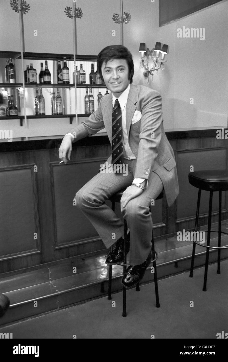 Zu Gast bei dem deutschen Schlagersänger Rex Gildo, Deutschland 1970er ...