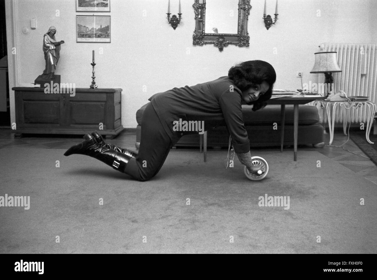 Karibische Schlagersängerin Mona Baptiste in München, Deutschland ...