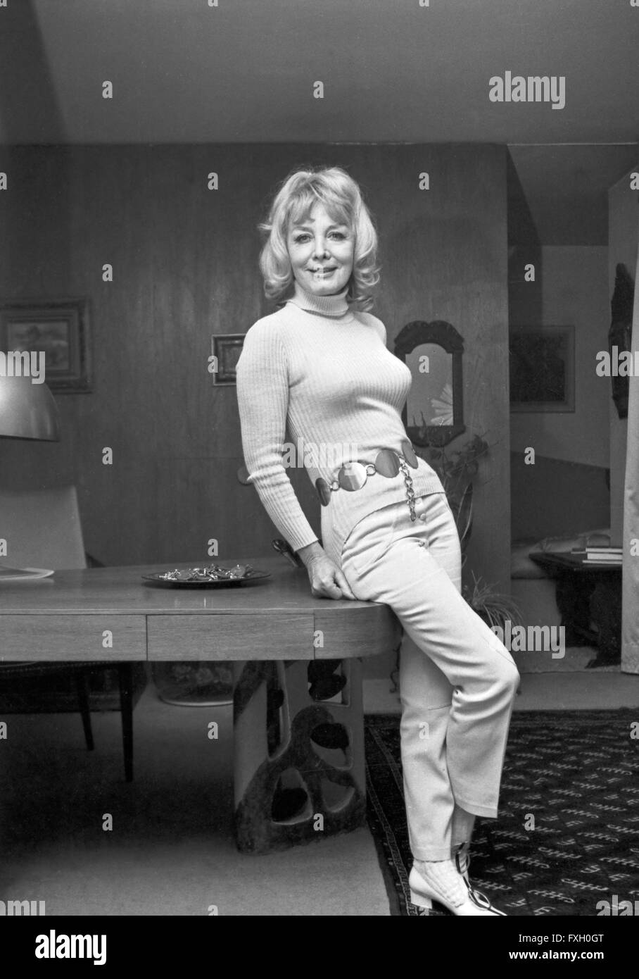 Zuhause Bei Der Deutschen Schauspielerin Stock Photos & Zuhause Bei Der ...
