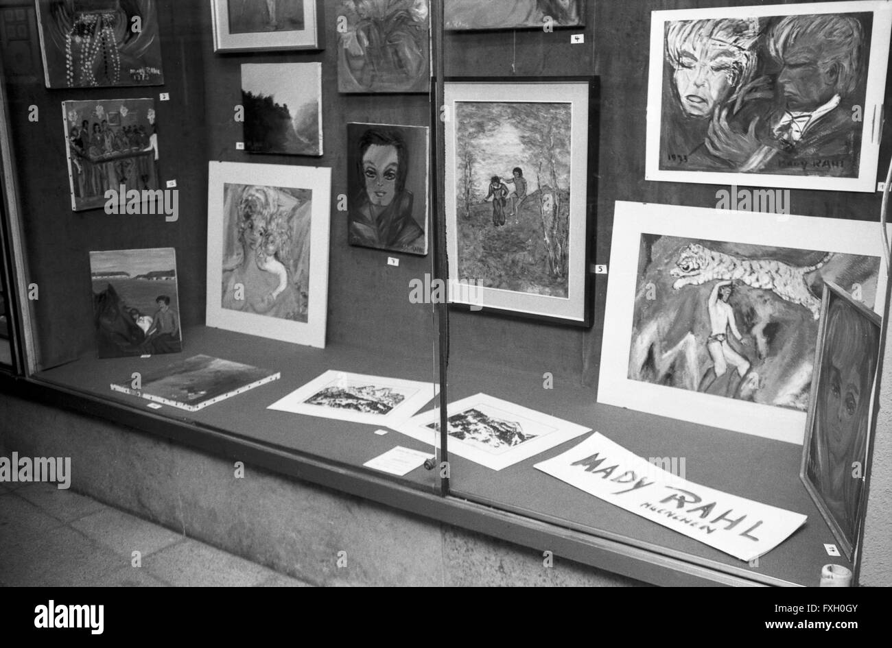 Zuhause bei der deutschen Schauspielerin Mady Rahl, Deutschland 1970er ...