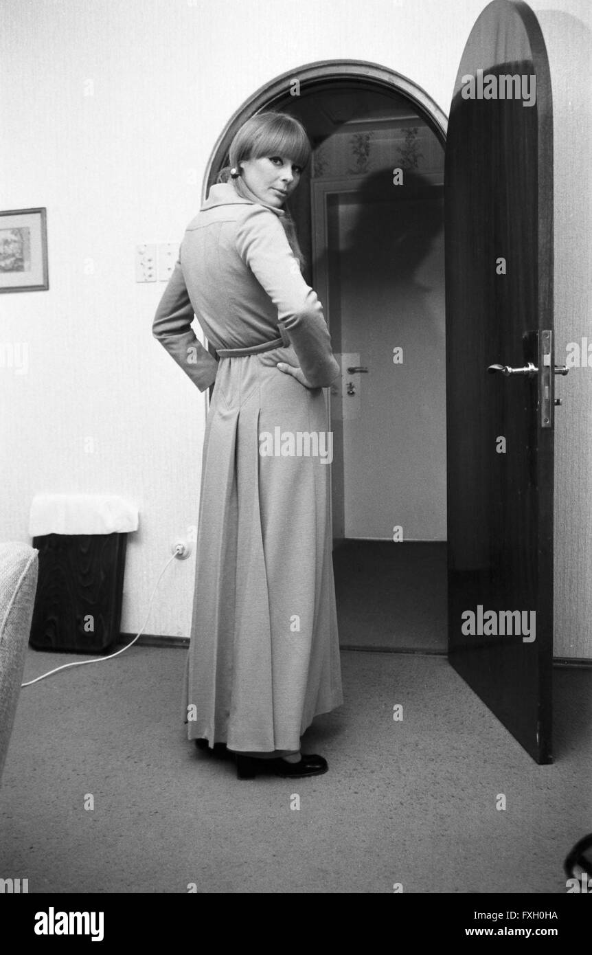 Schauspielerin elke sommer Black and White Stock Photos & Images - Alamy