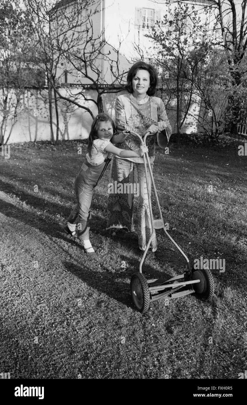 Deutsche Schauspielerin und Theaterregisseurin Lis Verhoeven mit ...