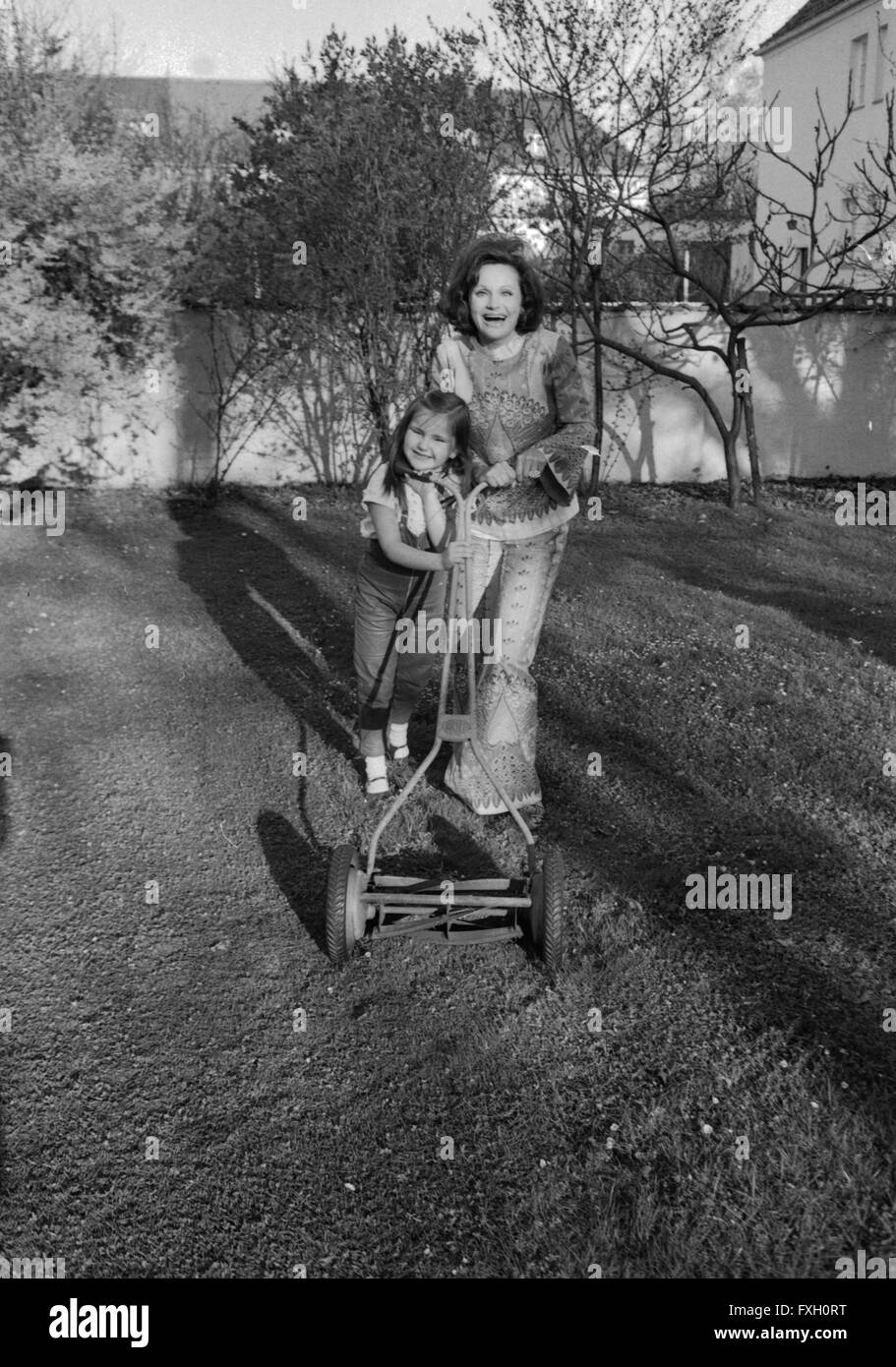 Deutsche Schauspielerin und Theaterregisseurin Lis Verhoeven mit ...