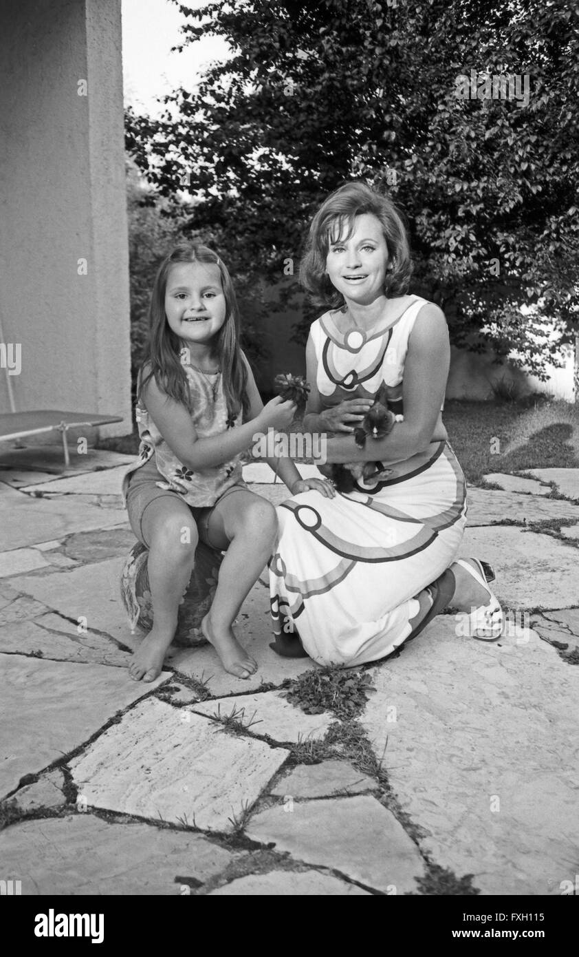 Deutsche Schauspielerin und Theaterregisseurin Lis Verhoeven mit ...