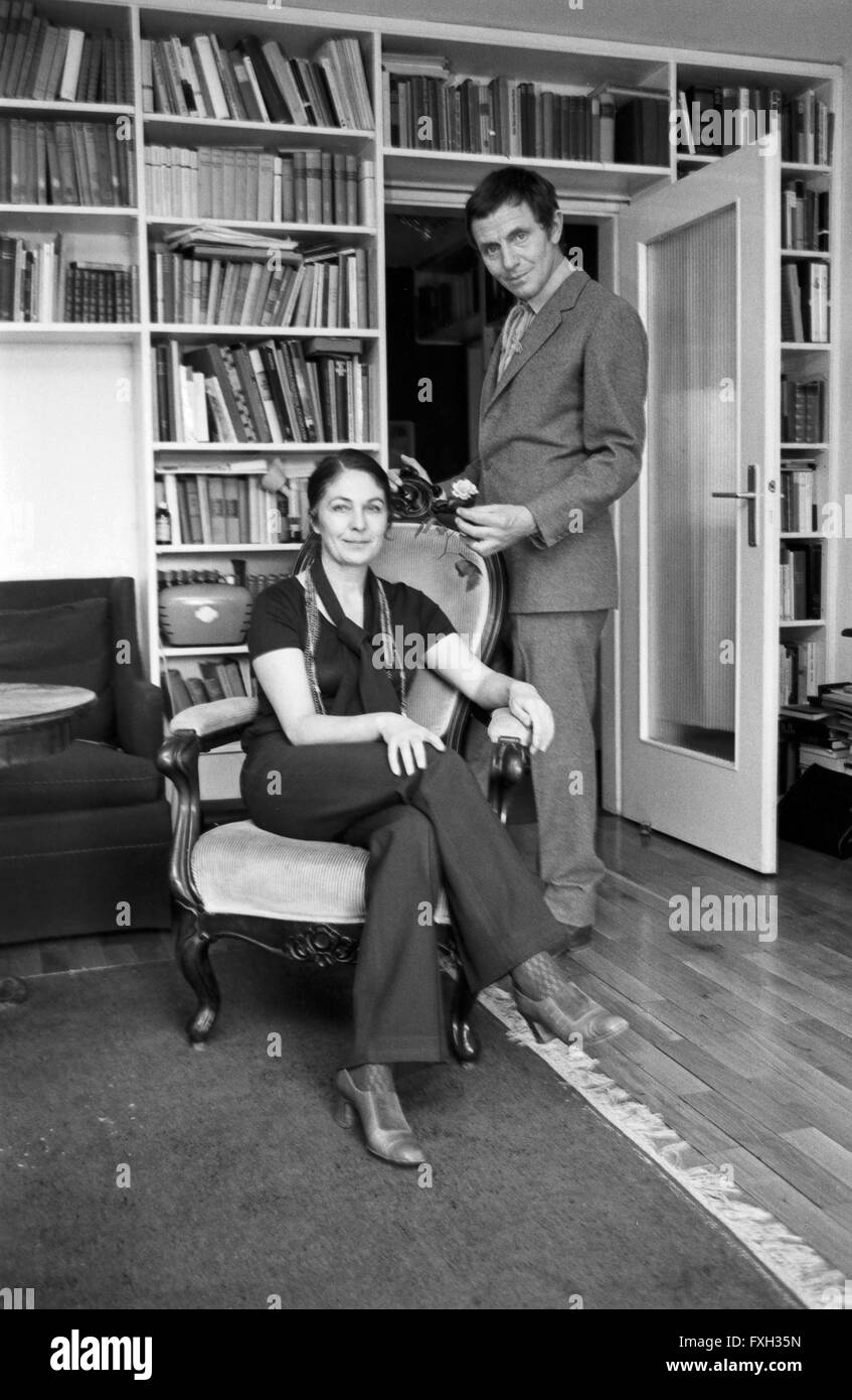 Der deutsche Schauspieler Heinz Bennent mit seiner Frau Paulette Renou ...