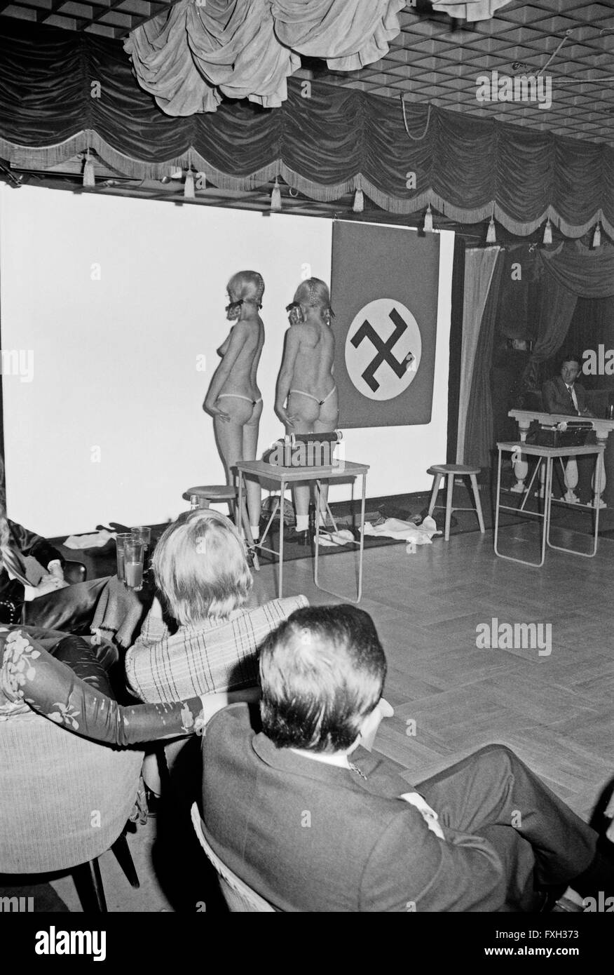 Ein Abend im Eve Cabaret, Deutschland 1970er Jahre. A night at Eve ...