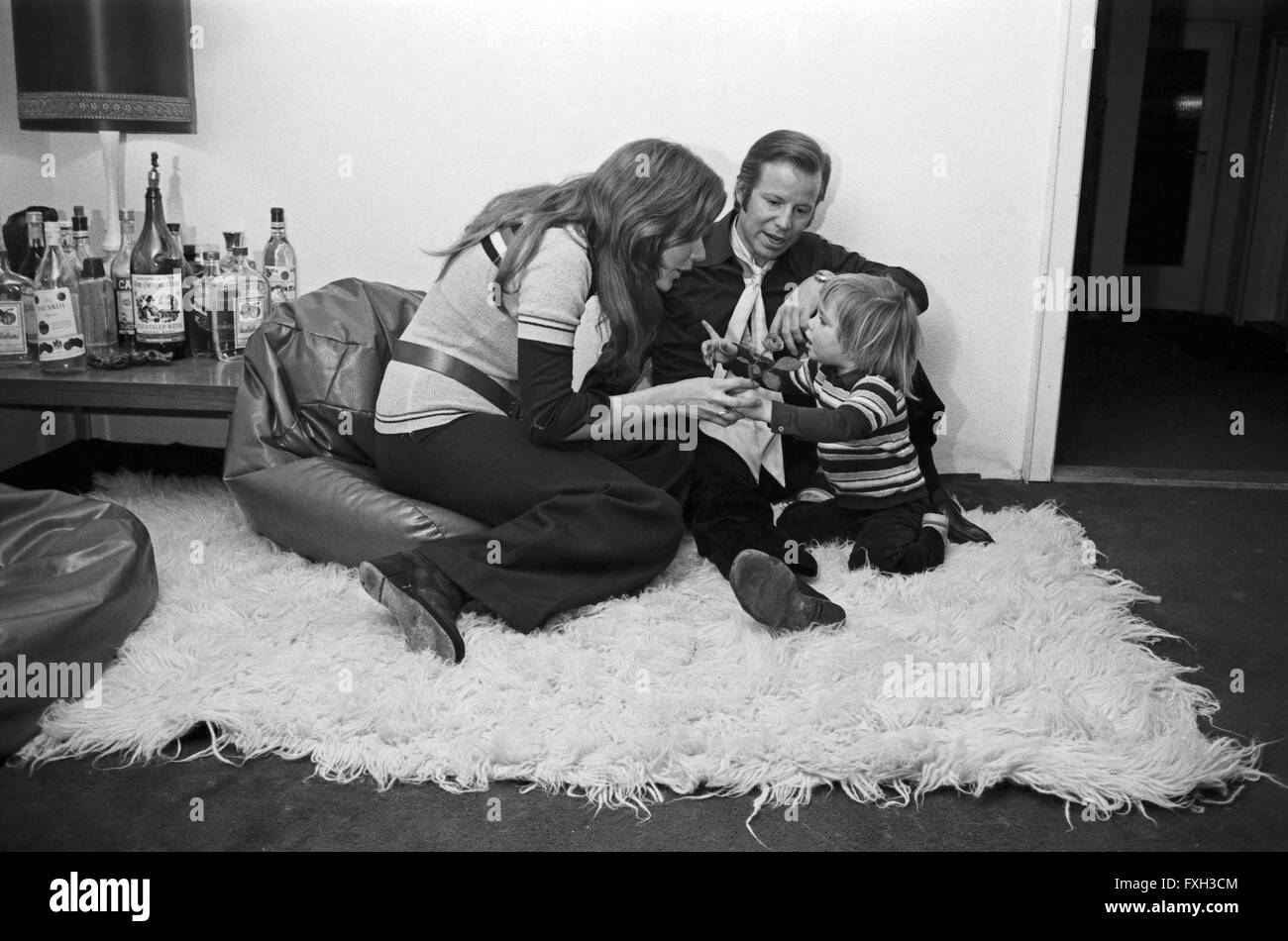 Der deutsche Schauspieler Michael Hinz mit Tochter Vivian und Ehefrau ...