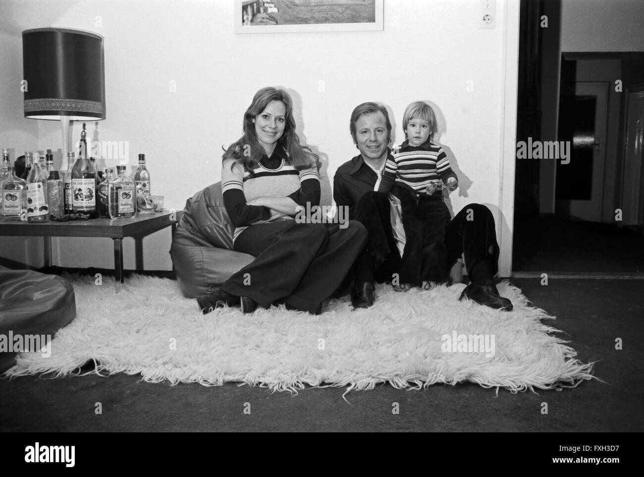 Der deutsche Schauspieler Michael Hinz mit Tochter Vivian und Ehefrau ...