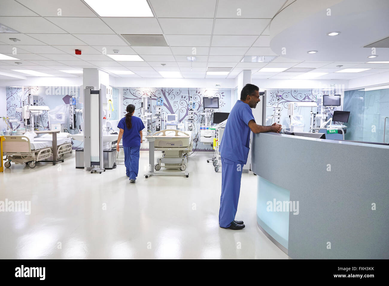 Nhs hospital ward patients beds hi-res stock photography and images - Alamy