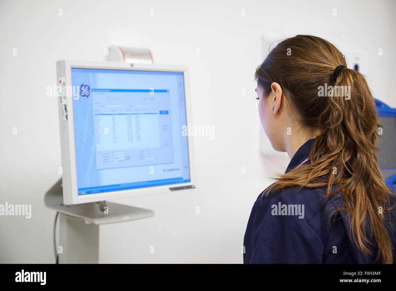 Nurse computer monitor hospital hi-res stock photography and images - Alamy