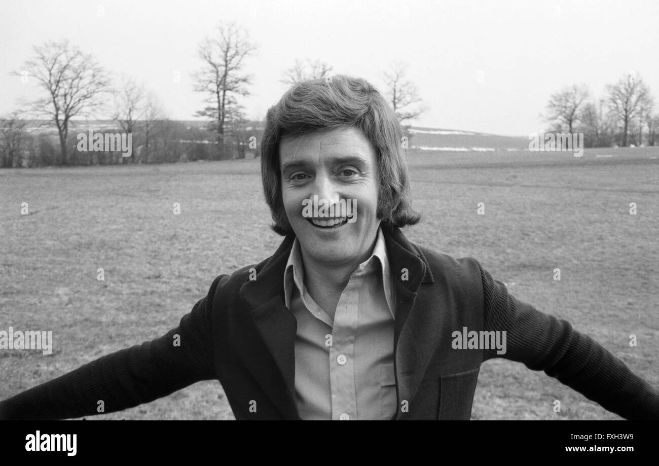 Beim deutschen Sänger Patrick Nielsen, zuhause, Deutschland 1970er ...