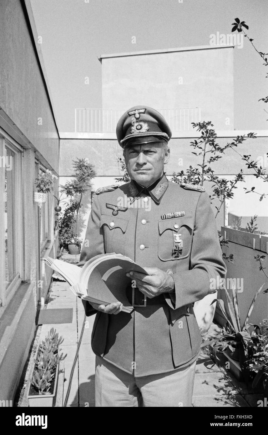 Der deutsche Schauspieler Carl Möhner, Deutschland 1970er Jahre. German ...