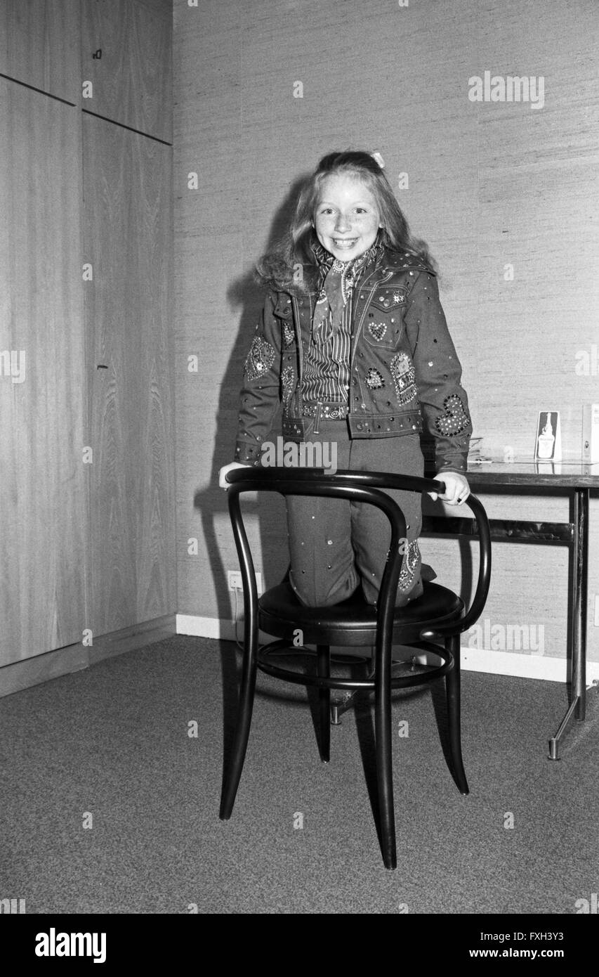 Kleine Sängerin Lena Zavaroni, ein Kinderstar aus Großbritannien ...