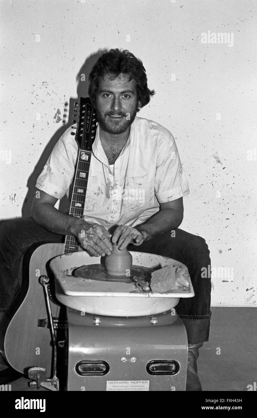 Der deutsche Schlagersänger Tom Hagen, Deutschland 1970er Jahre. German ...