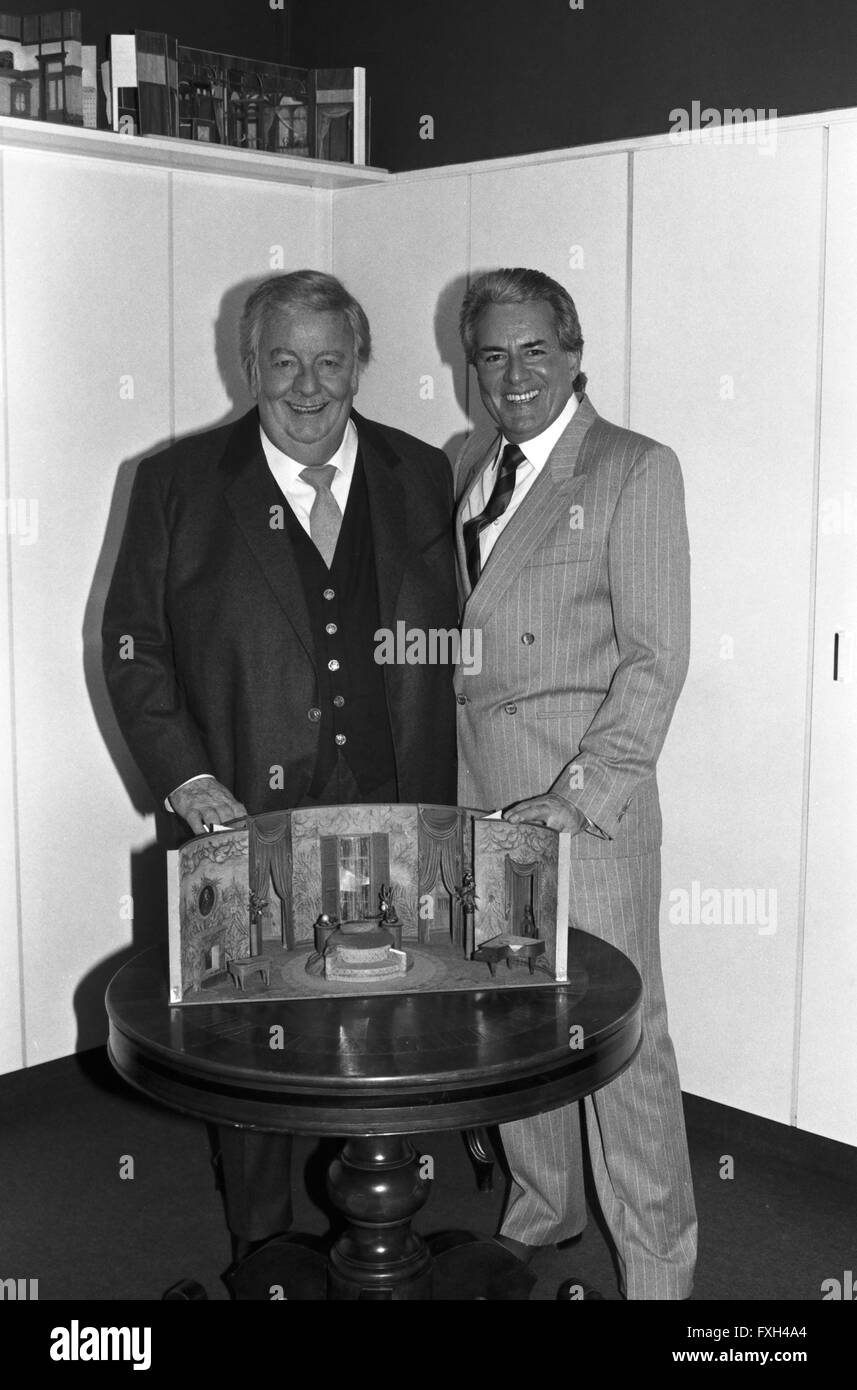 Der niederländische Showmaster Lou van Burg und der der deutsche ...