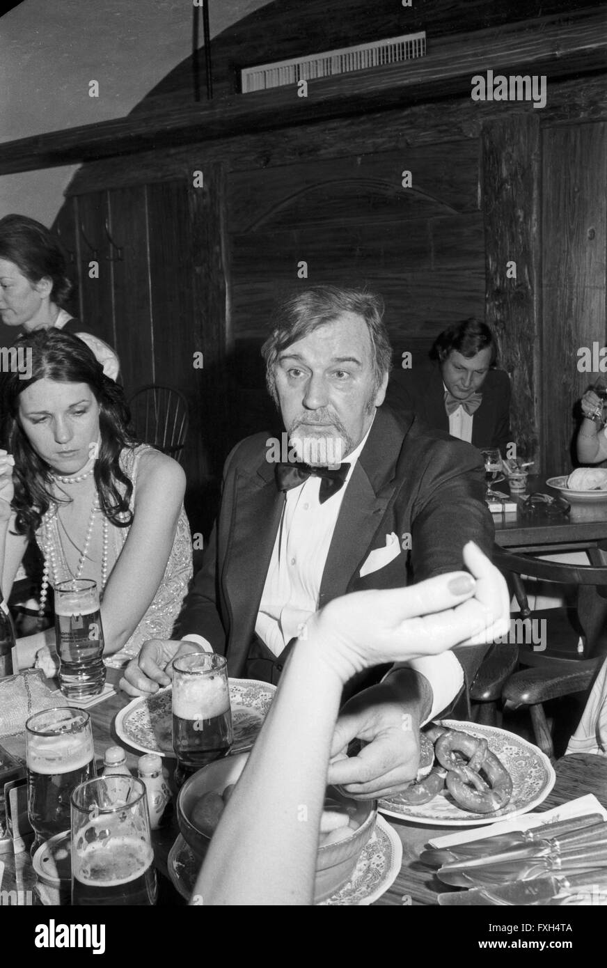 Der deutsche Regisseur Bernhard Wicki beim Deutschen Filmball 1974 in ...