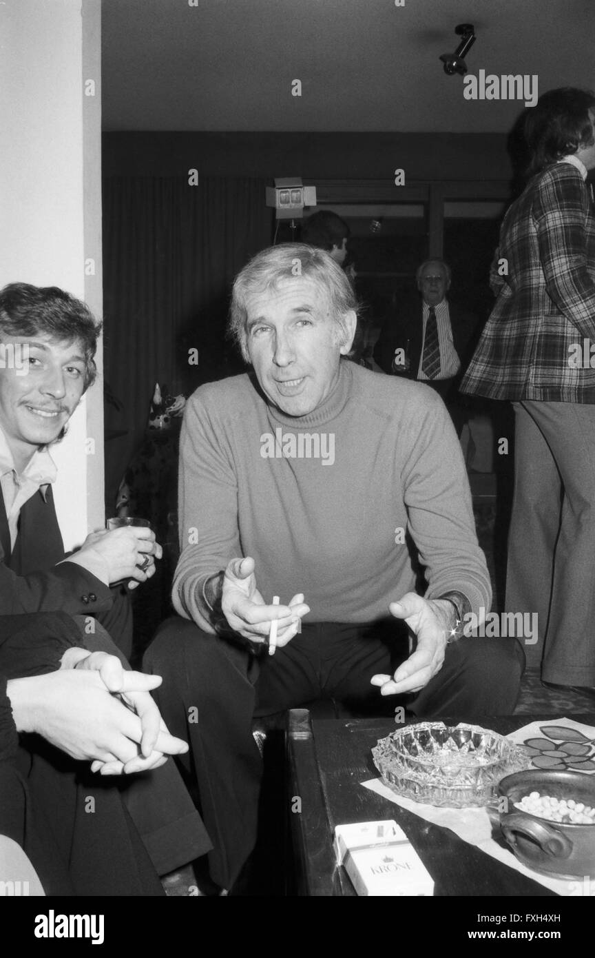 Der niederländische Sänger und Schauspieler Bruce Low in geselliger ...