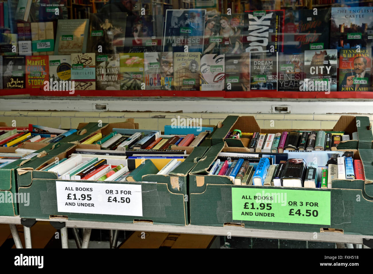 Sale boxes hi-res stock photography and images - Alamy