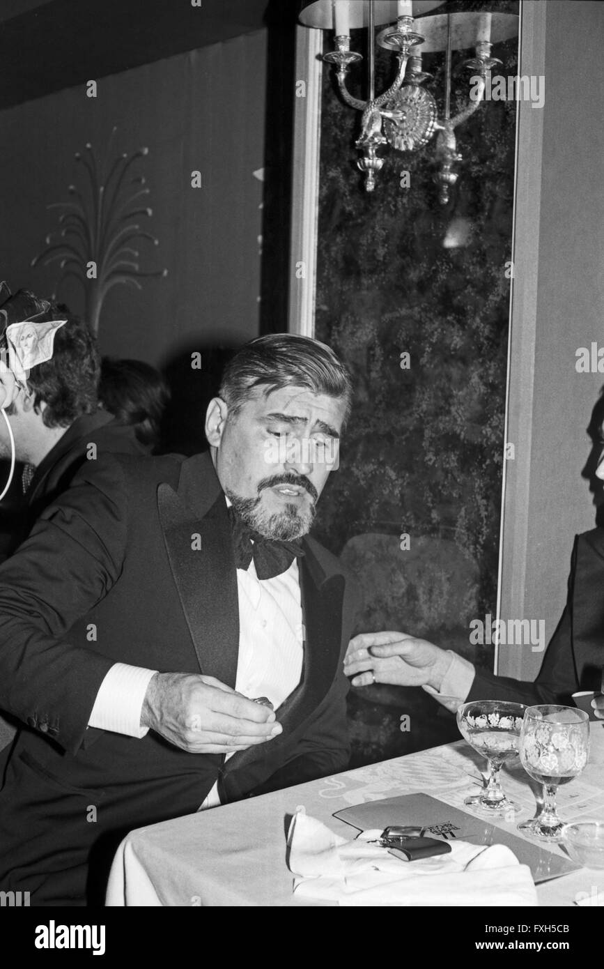 Mario adorf 1976 hi-res stock photography and images - Alamy
