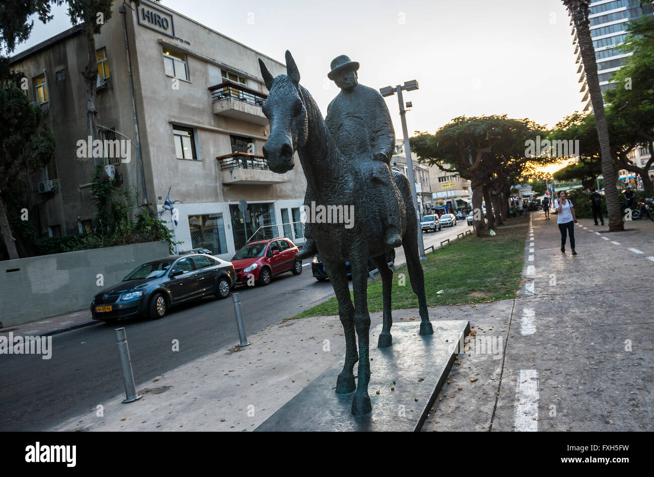 A statue of Meir Dizengoff riding his Mare by David Zundelovitch at ...
