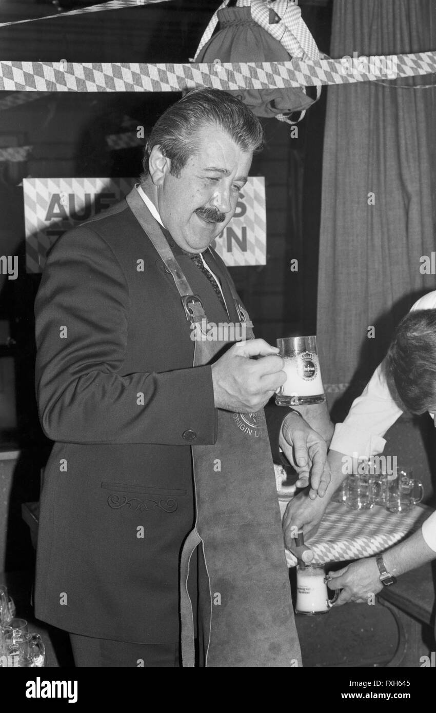 Der bayerische schauspieler willy harlander hi-res stock photography ...