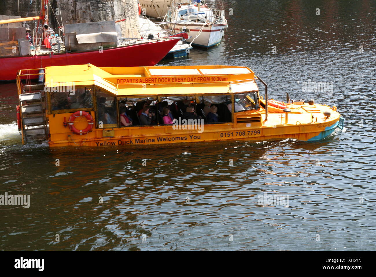 Yellow duck tour boat hi-res stock photography and images - Alamy