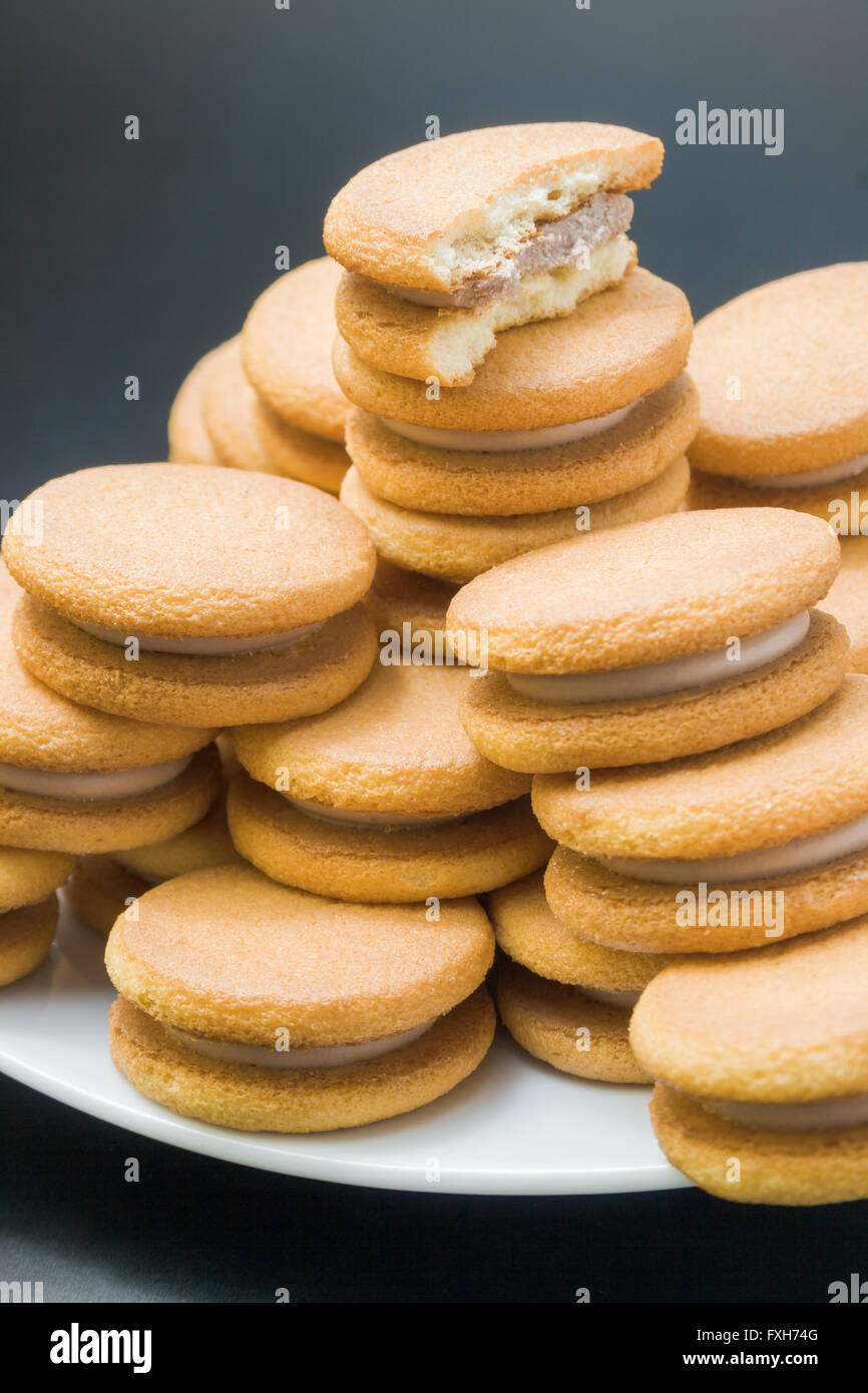 Sandwich biscuits hi-res stock photography and images - Alamy