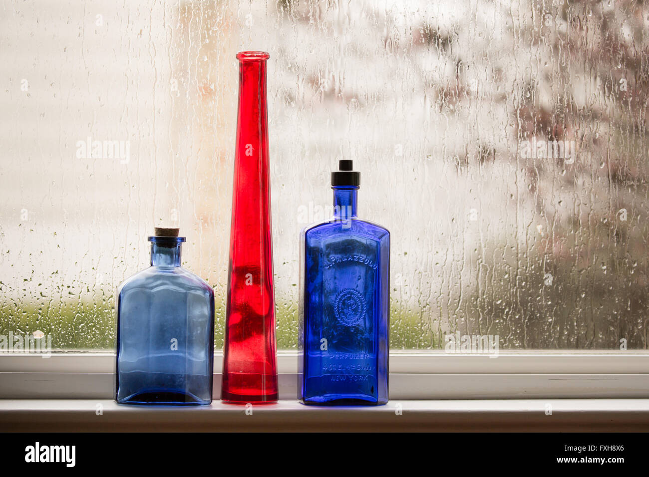 Vintage medicine bottles hi-res stock photography and images - Alamy