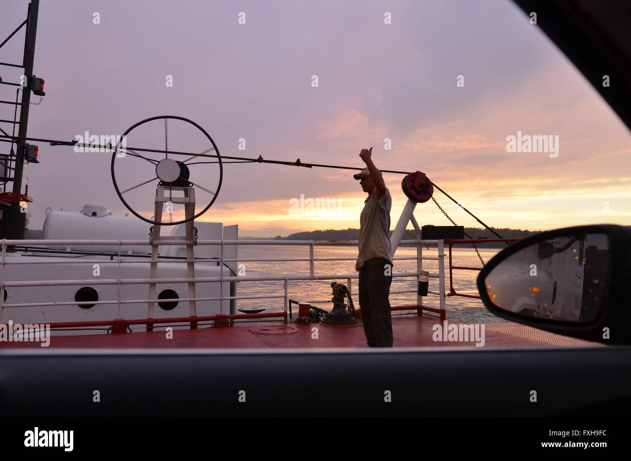 Cave in rock river ferry hi-res stock photography and images - Alamy