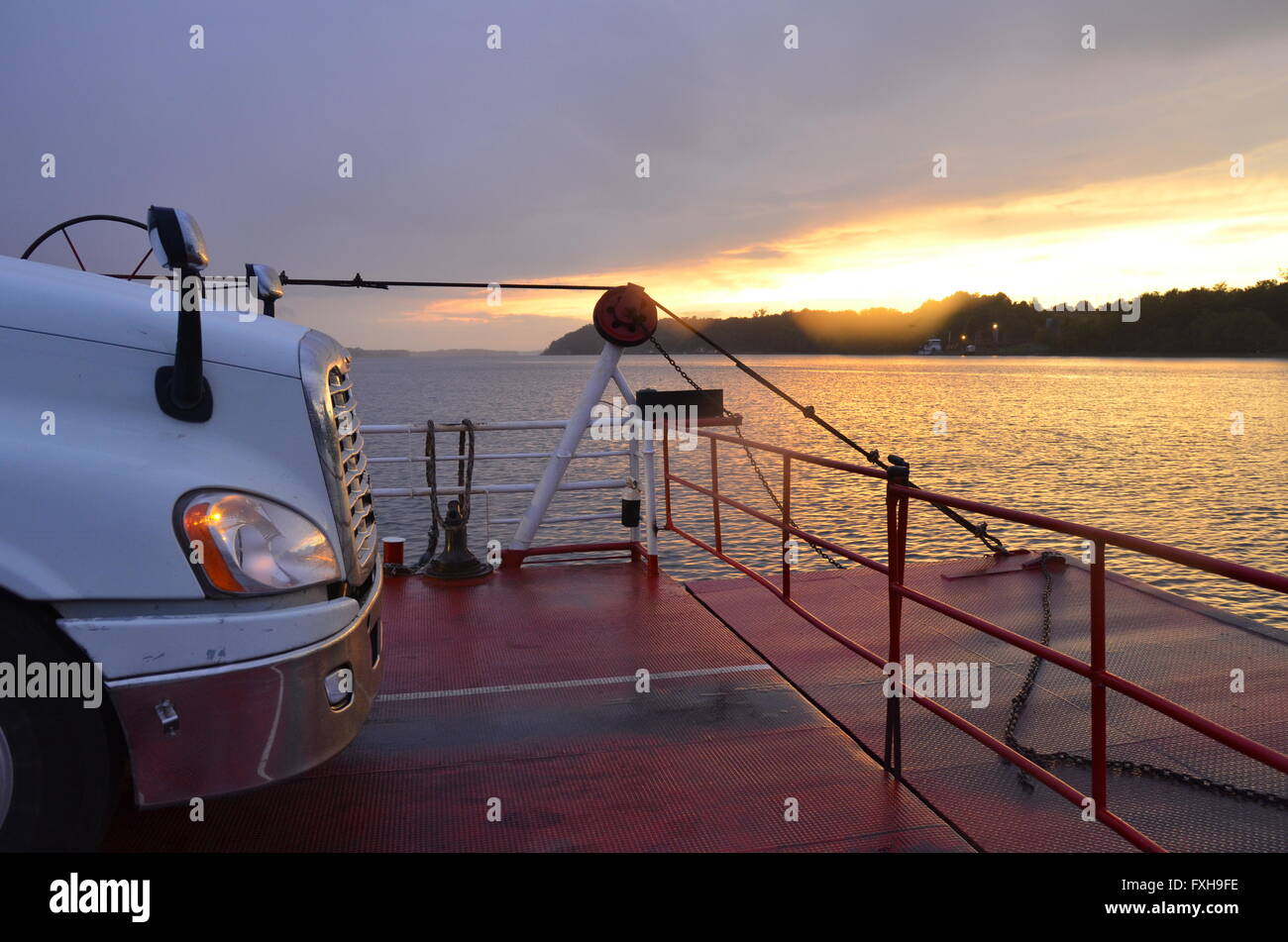 Cave in rock river ferry hi-res stock photography and images - Alamy