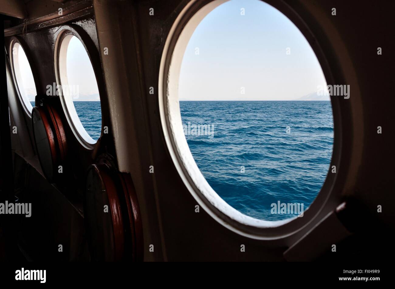 Round porthole hi-res stock photography and images - Alamy