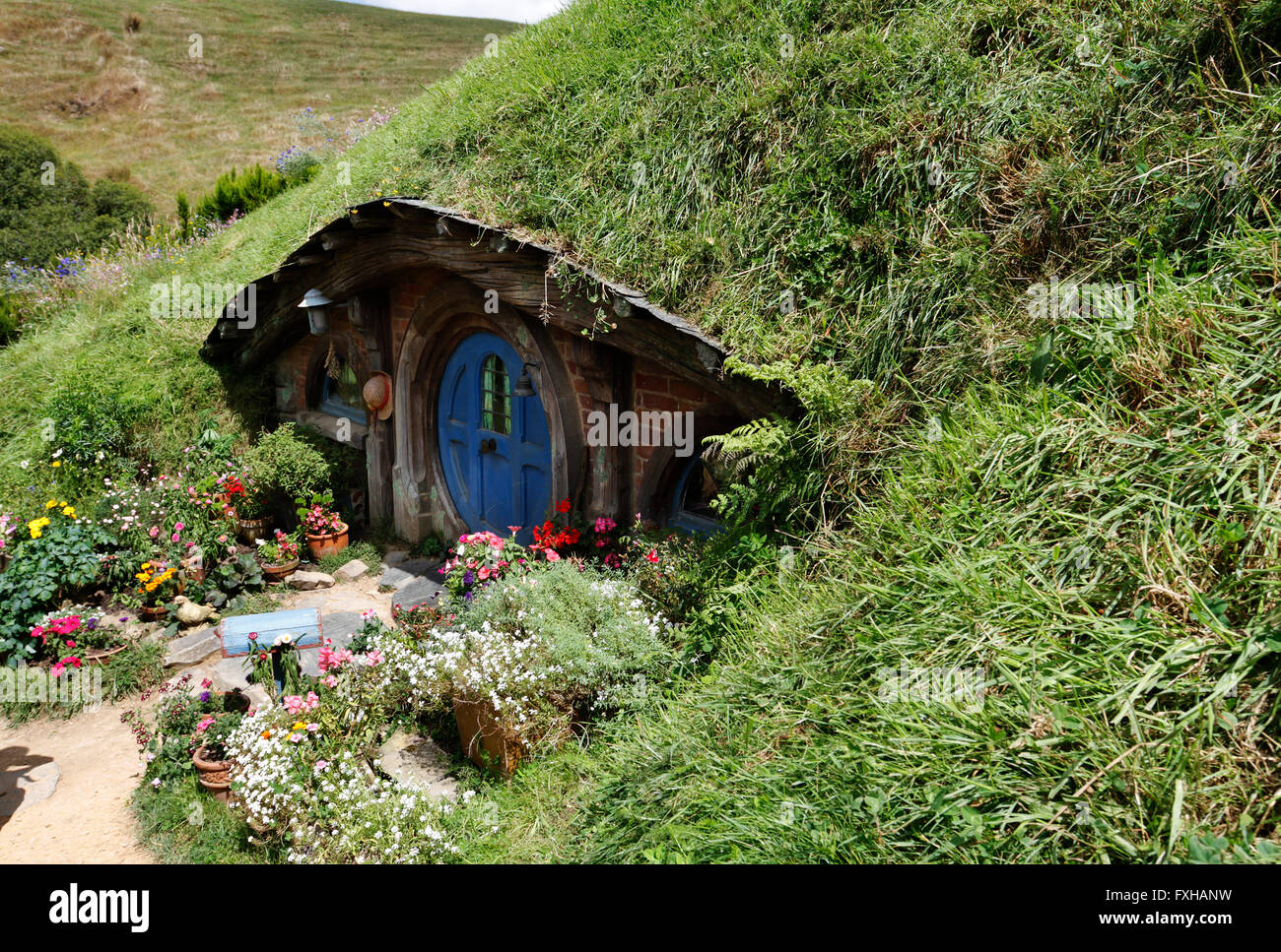 Garden in front of Hobbit house at Hobbiton Movie Set in New Zealand ...